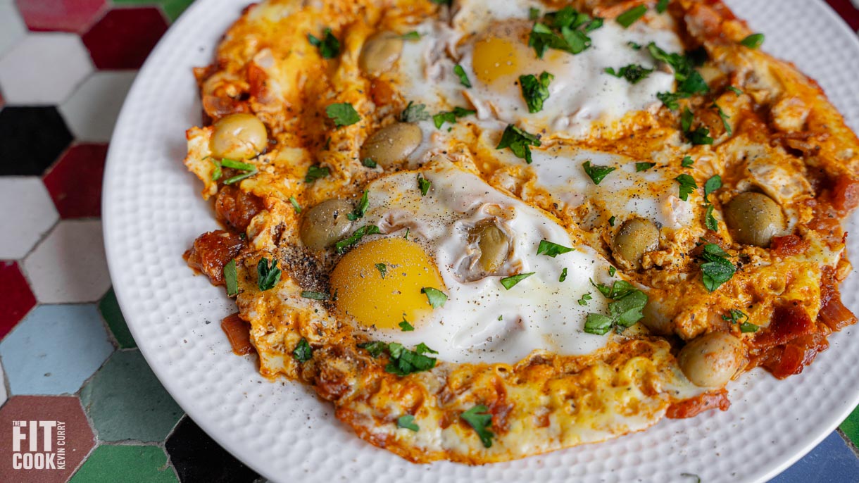 Shakshuka Unveiled: A Culinary Symphony of Berber Origins and Timeless ...